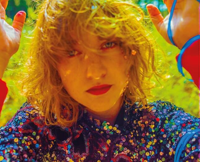 OLY. prezentuje nowy singiel „Hologram” - Polska Płyta / Polska Muzyka