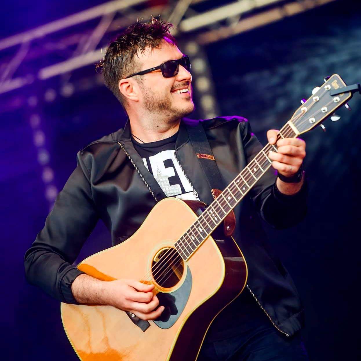 Adam Bień z piosenką „Twój Świat” i zapowiedzią płyty - Polska Płyta ...