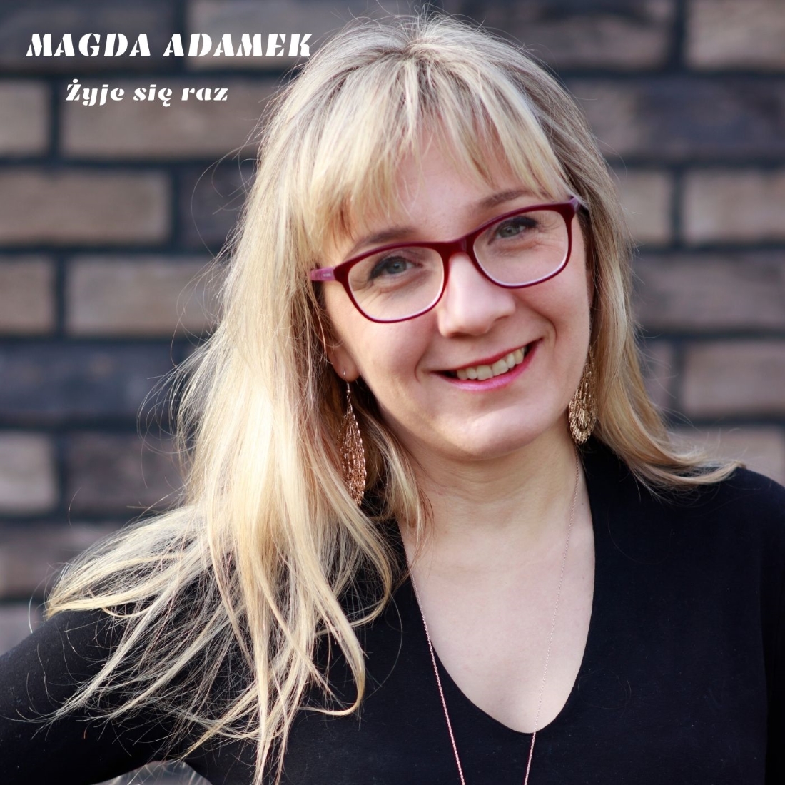 Magda Adamek powraca z nowym utworem. Posłuchaj singla „Żyje się raz ...