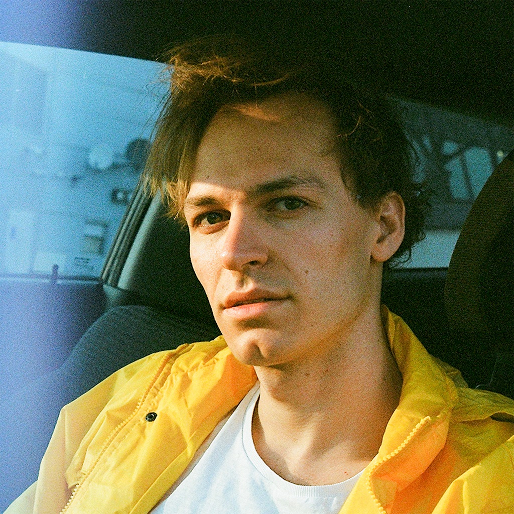 Palmowski prezentuje nowy singiel. Posłuchaj utworu “Szesnastolatek ...