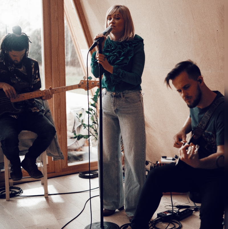 „Pochyl się miły nade mną”. Tańka Szafraniec z drugą odsłoną „MOZAIKI AKUSTYCZNIE” - Polska ...