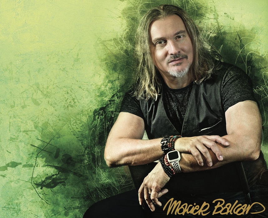 Maciek Balcar powraca do solowej działalności. Nowy singiel „Za daleko ...