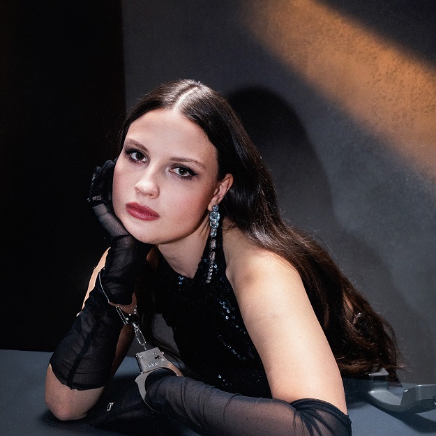 Julia Rocka zapowiada drugi album singlem „Gorset” - Polska Płyta ...