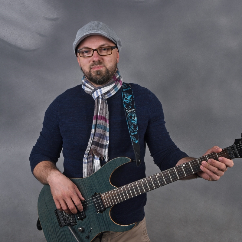 Karol Husak, czyli Mr. C prezentuje album „Na żywo w przybytku kultury ...